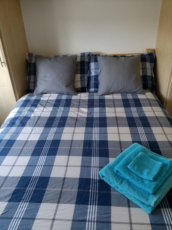 Double Room In High Barnet With Off-street Parking - Edgware