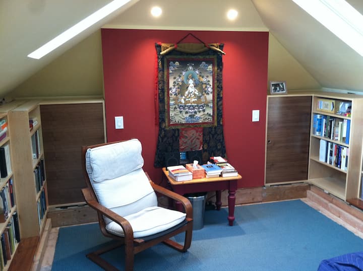 Light Airy Loft Room - Oakland, CA