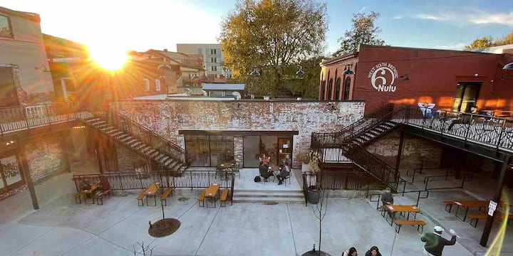 2br Unit W/ Cinema Room In Nulu - Louisville, KY
