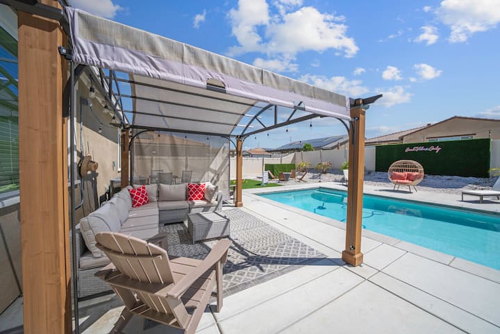 Mid Century Modern| Pool Retreat|family Home - Menifee, CA