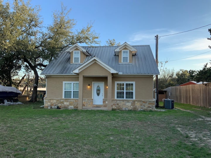 Rustic River House (near water) - Houses for Rent in Pipe Creek, Texas ...