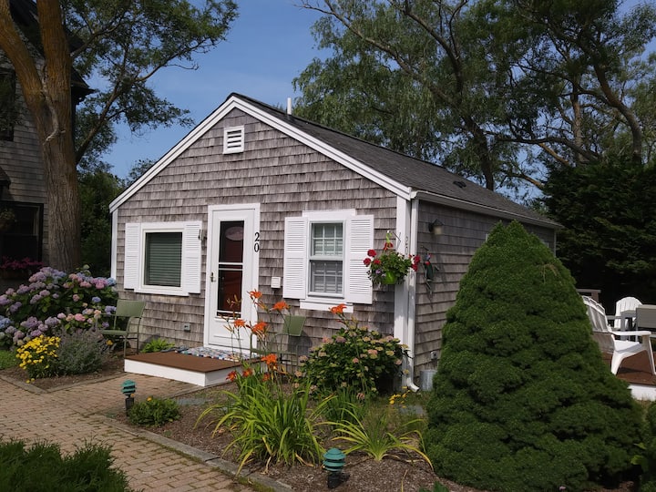 Newly Renovated, Adorable, Light-filled Cottage - Provincetown, MA