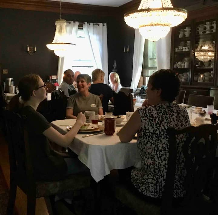 Clonmel Castle, Queen B, Comfy Oversized King - Port Dover