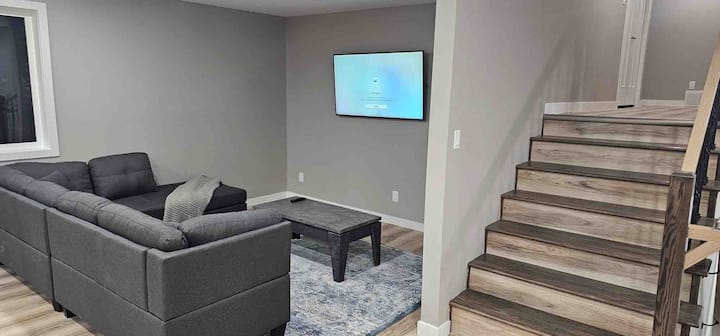 Spacious & Newly Renovated Home - Greater Sudbury