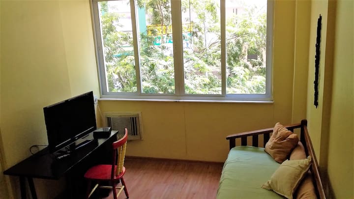 Quarto E Sala Bem Situado Em Copacabana - Copacabana