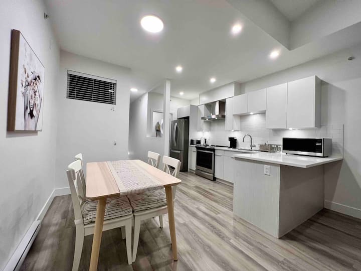 "Tranquil Trailside Haven” - 메이플리지