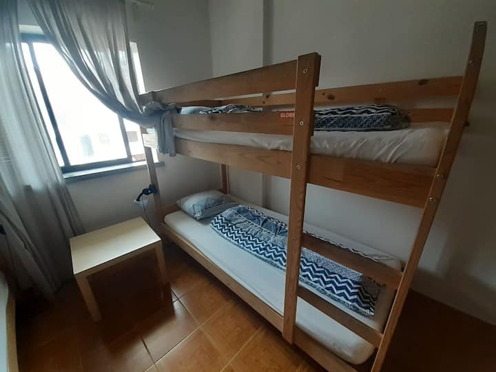 Quarto Com Capacidade 4 Pessoas - Peniche