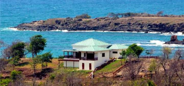 Two Bays Beach Villa - Granada