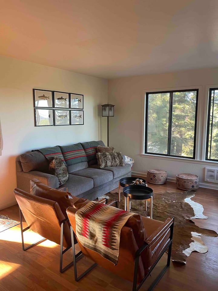 Conveniently Located Lake Tahoe Truckee Retreat - Truckee, CA