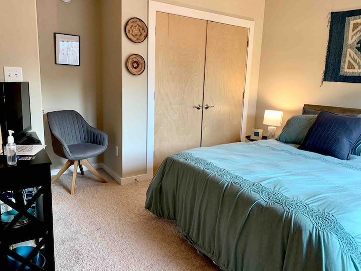 C’ville “Suite Spot”- Clean, Comfy, Min. From Dt - Charlottesville, VA