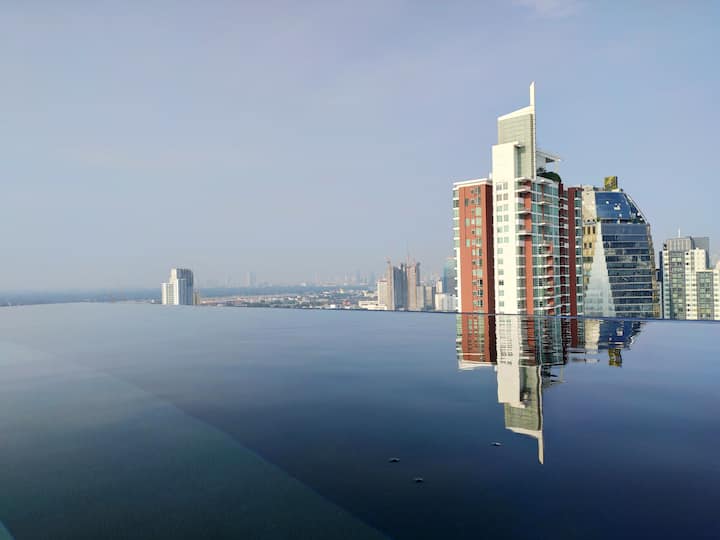 Infinity Pool  Gym Luxury Cozy Condo@ Bts Ekkamai - Bangkok