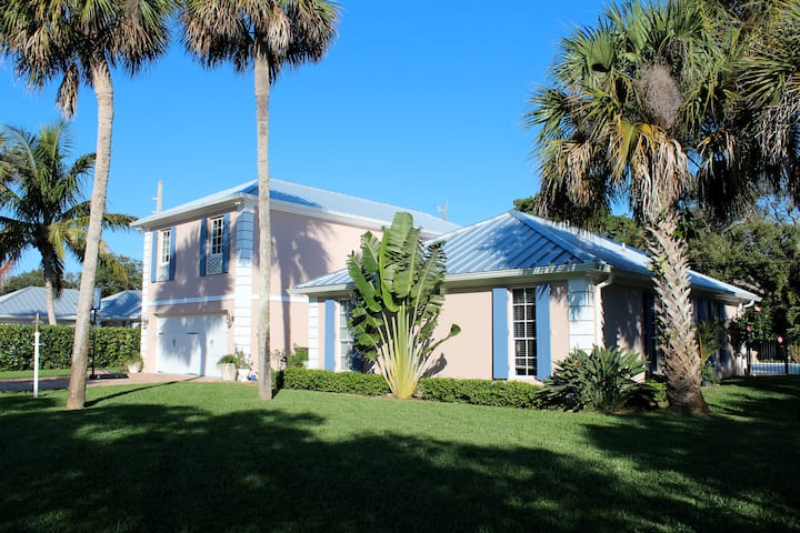 Vacation Paradise: Beachside - East Of A1a - Vero Beach, FL