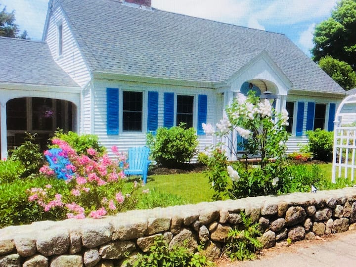 Great Location! In The Middle Of It All! - Falmouth, MA