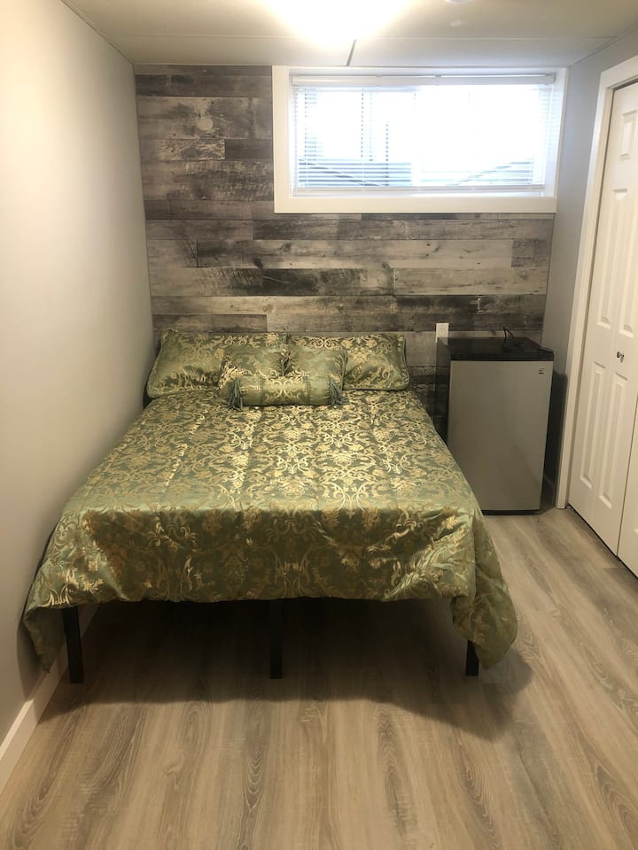 Riverside Oasis - Private Room - Alberta