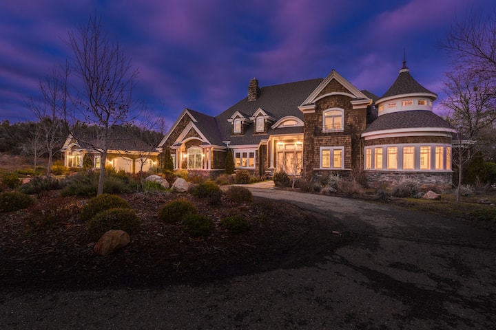 The Mansion Swan Lake - Red Hawk Resort + Casino