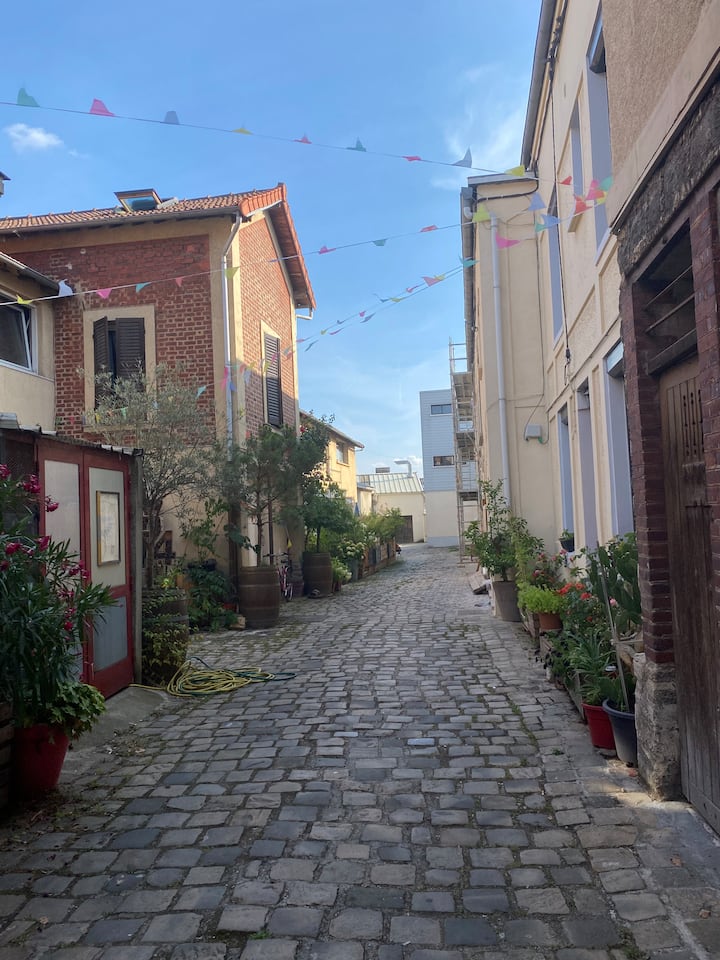 Appartement Dans Une Cours Calme , - Montreuil