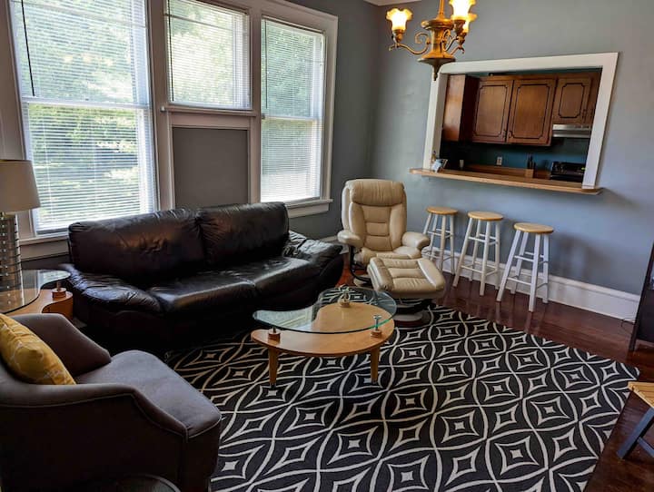 King Bed, Spacious 2 Bdrm; Elegant Historic Suite - Blacksburg, SC