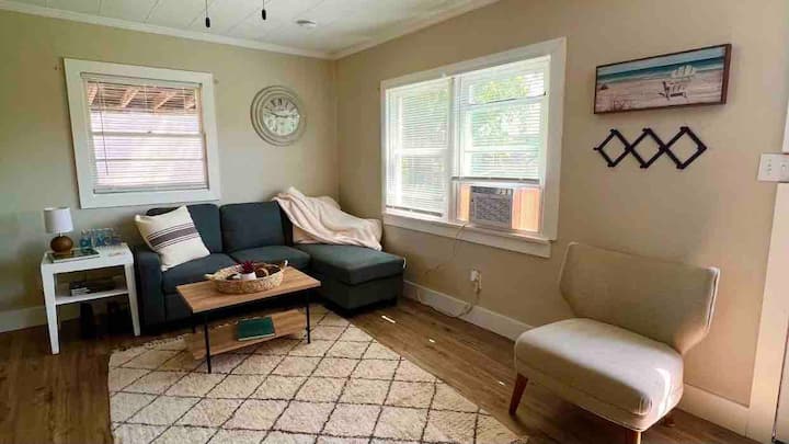 Wonderful 2 Bedroom Home! 1 Mile From The Jet! - Port Clinton, OH