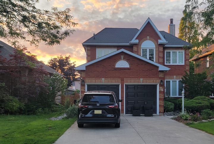 Lake-walk House 3 Bed 2 Bath Apt. - Ontario