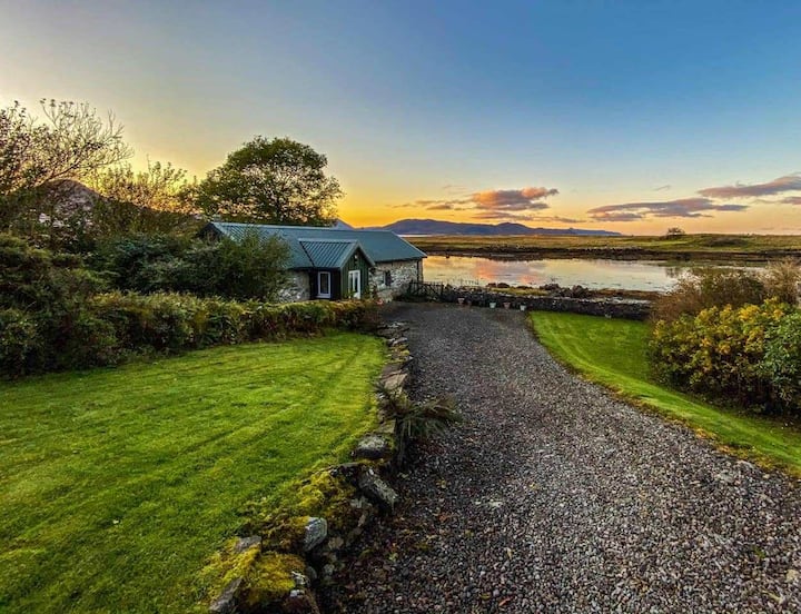 Fossil Cottage - Cosy Seashore Retreat - Outer Hebrides