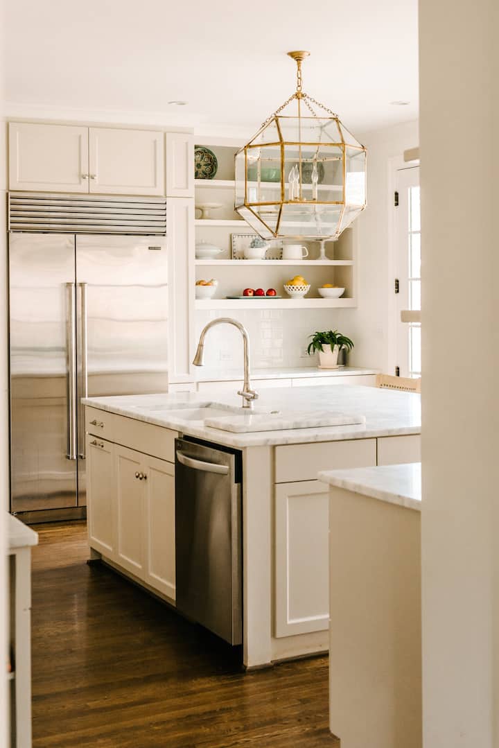 Beautiful Home On Tree-lined Street Steps From Uva - Charlottesville, VA