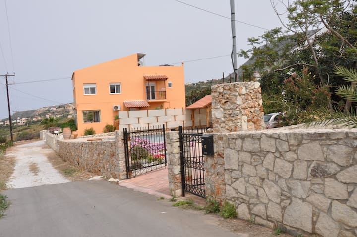Divine Villa à Plaka Avec Piscine - Crete
