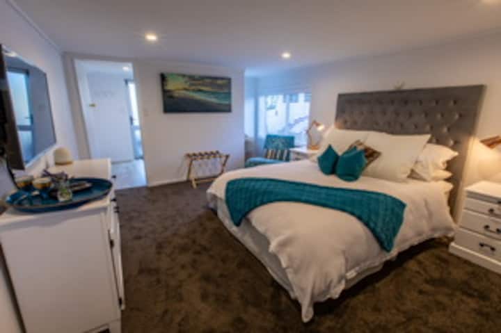 Golden Triangle Studio Unit 1 
Breakfast Provided - Wanaka