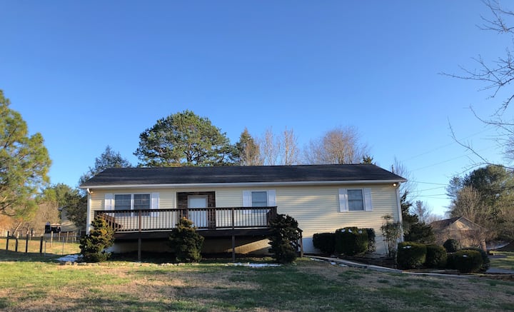 Charming Home In A Safe & Quiet Neighborhood - Cookeville, TN