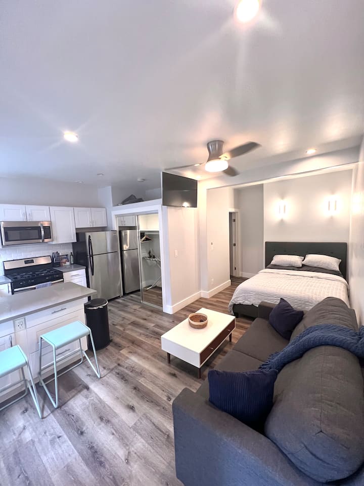 Fully Remodeled Studio Near The Grove And Melrose! - Los Angeles, CA