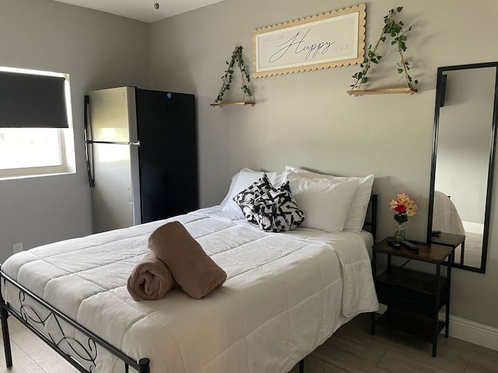 Private Entrance Guest Suite - Pembroke Pines, FL