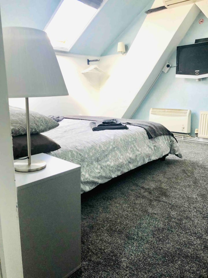 A C Hideout Apartment, Rochford. Southend On Sea - Southend-on-Sea