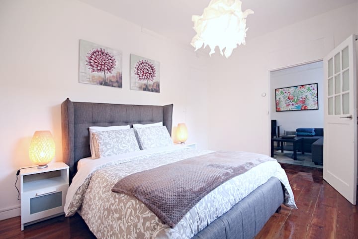 Lovely Bright Apt On Famous Rua Da Bica - 2 - Lisbon