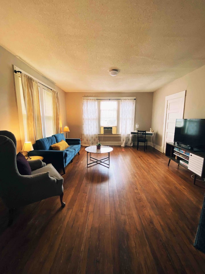 Cozy, Private, Historic Mesta Park Apartment! - The Village, OK