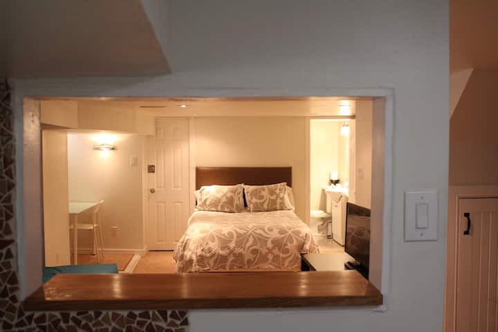 Private Downtown Apartment Close To Subway - Mississauga
