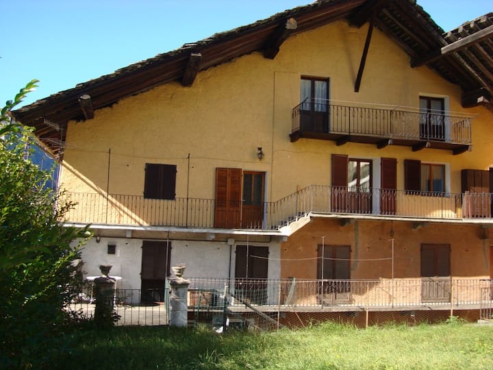 Caratteristica Mansarda Con Prato Davanti Casa - Saint-Vincent