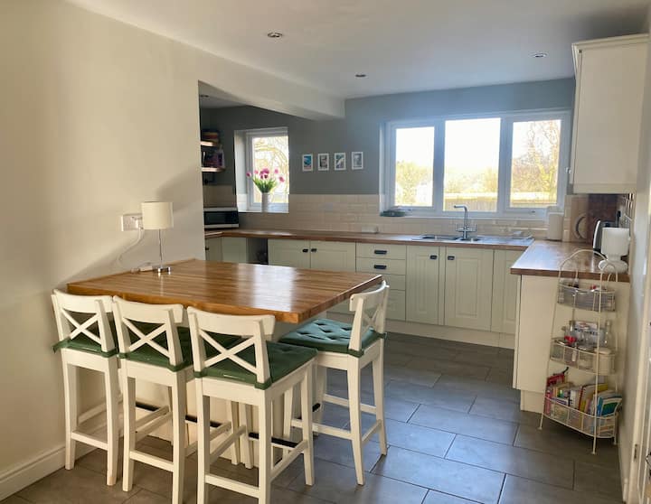 Spacious Home With Safe Parking - Cardiff