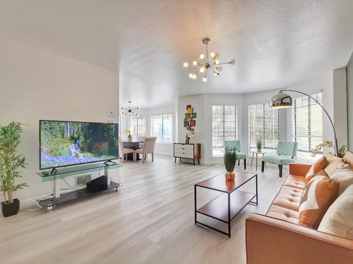 1800u - Modern 3b2b Upper Unit @ Fwy & Light Rail - San Francisco, CA
