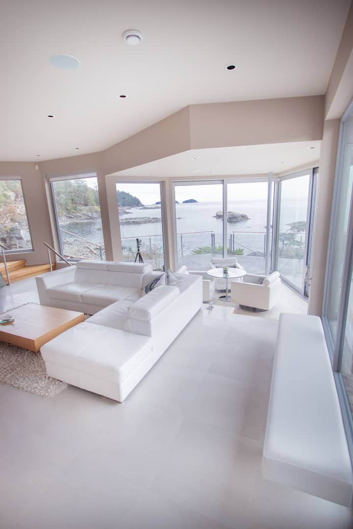 Spectacular Oceanfront Home On Bc's Sunshine Coast - Sechelt