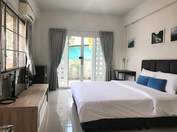 Living @ Budget Room (101) In Old Town - Chiang Mai