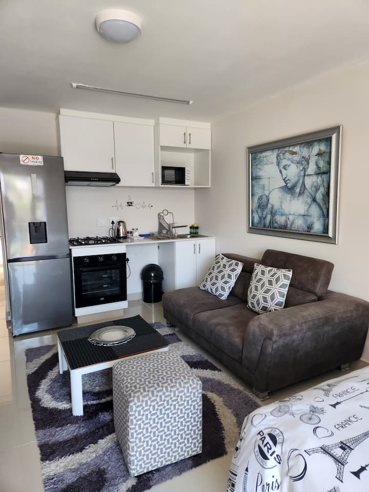 Umhlanga Rocks Flat 5 Min Wall Gateway Mall. - Umhlanga