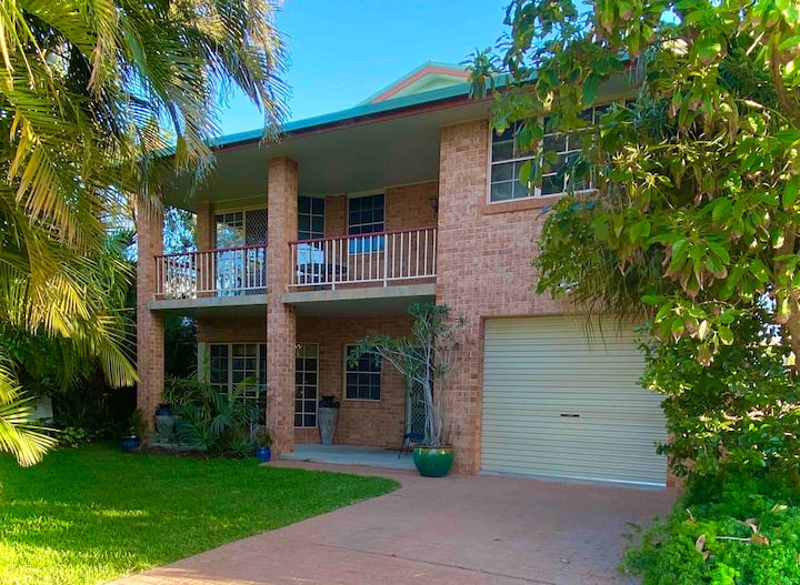 Palm Holiday House-red Rock Beach-family Luxury - Red Rock, New South Wales
