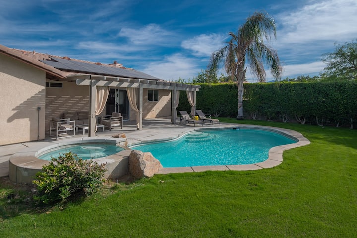 Paradise Palm Springs Home W/pool/spa - Cathedral City, CA