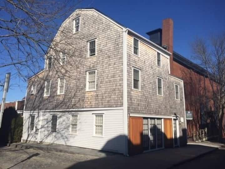Peleg Barker House. Spacious & Family Friendly! - Newport