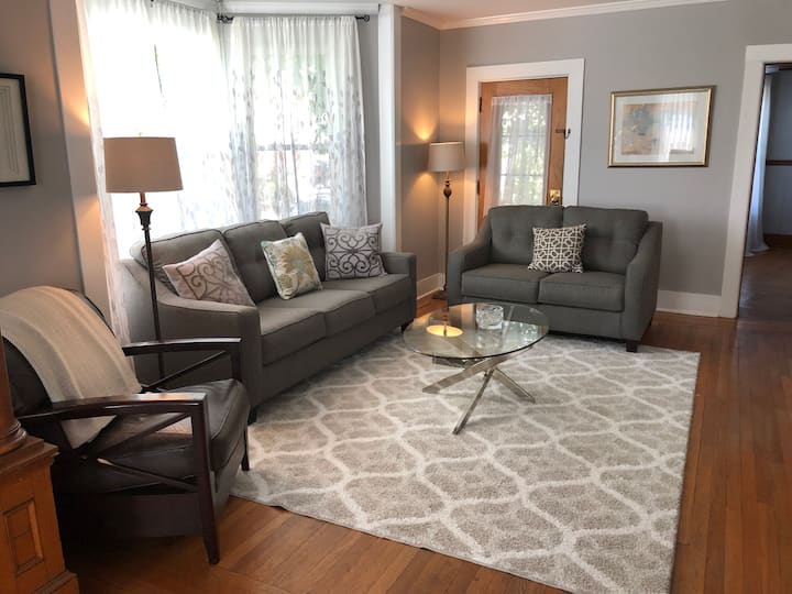 Gorgeous Victorian Steps Away From The Track & Dt - Saratoga Springs, NY