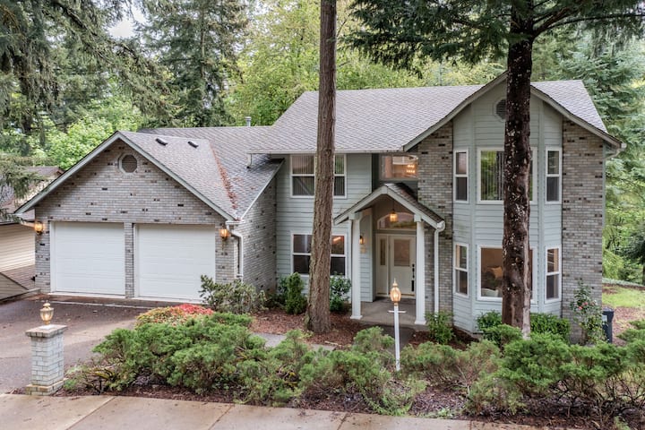 Entire House - Deck, Pool Table And Table Tennis! - Eugene, OR