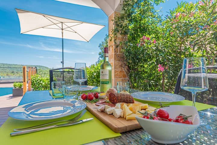 Sagena 
House With Flair/pool - Primošten