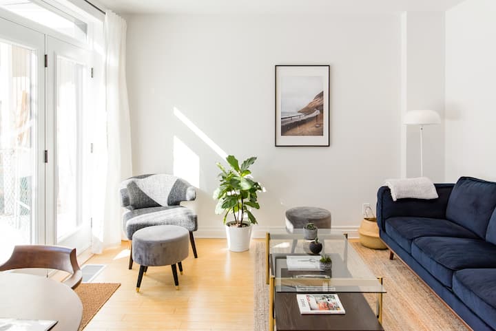 Bright Designer Home With Backyard Garden - Montreal