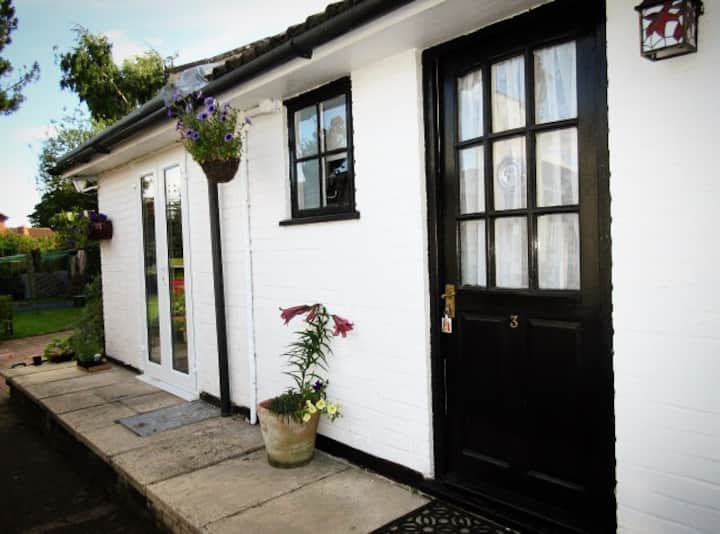 Self  Catering, King En-suite Chalet Room. - York