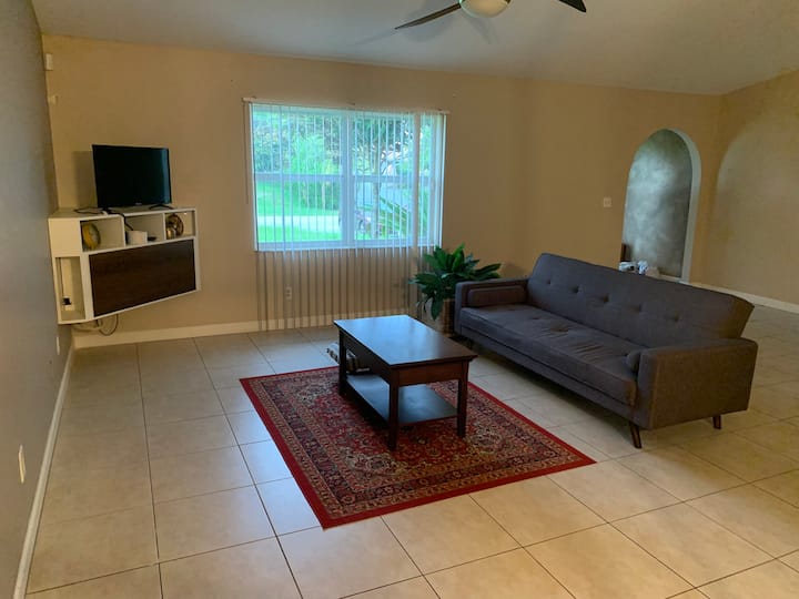 Room 1, 1 Room, 1 Bed, 1 Bath In Sw Cape Coral - Cape Coral, FL