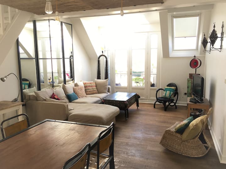 Sur Les Toits De Paris, 86m2 Lumineux Et Atypique - Paris